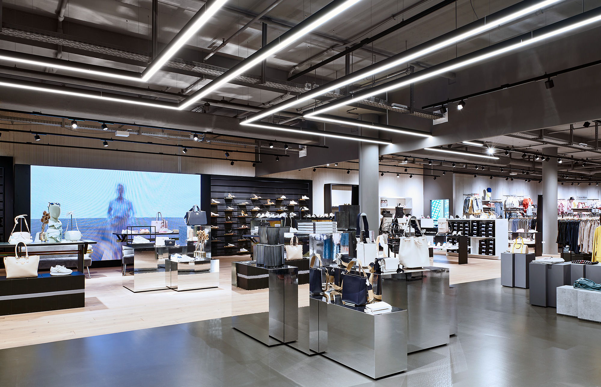 BASO IP 54 - outside with profile - Luminaire | XAL